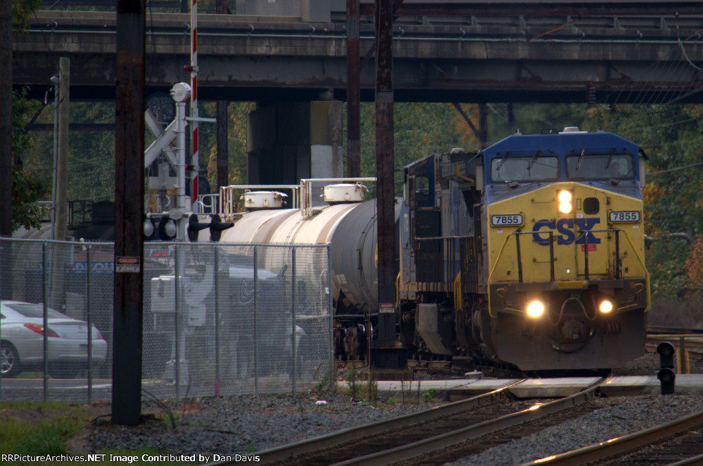 CSX C40-8W 7855 leads Q418-19